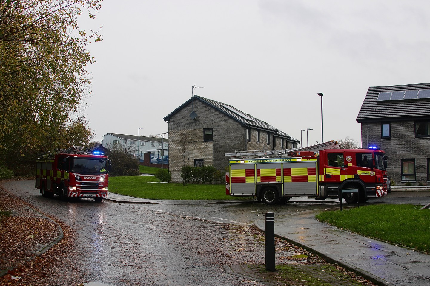 Firefighters Tackle House Fire in Barrhead – Paisley Photographs